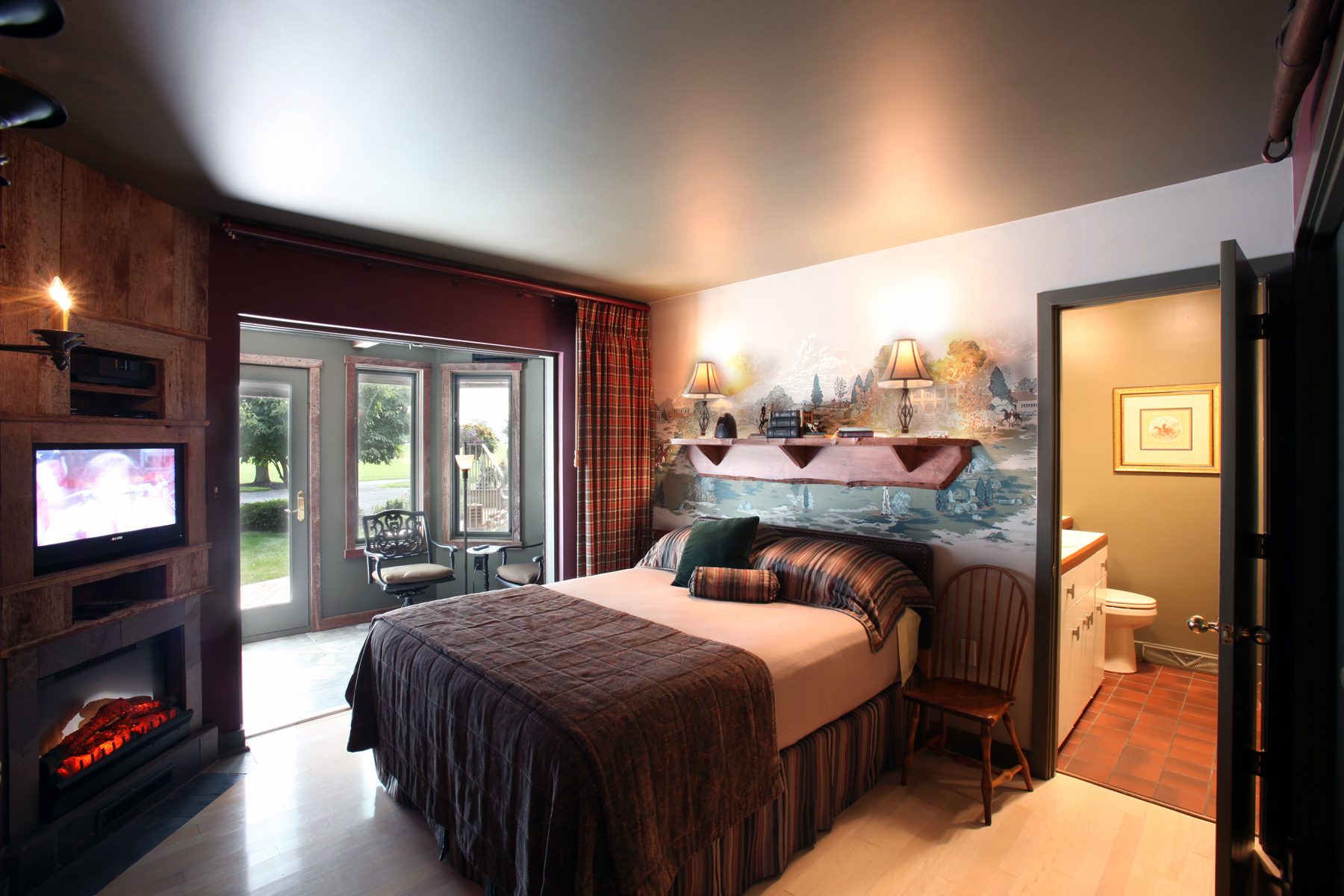 Luxury Fox Hunt Suite (w/ Fireplace & Jacuzzi) In Lancaster County, PA ...